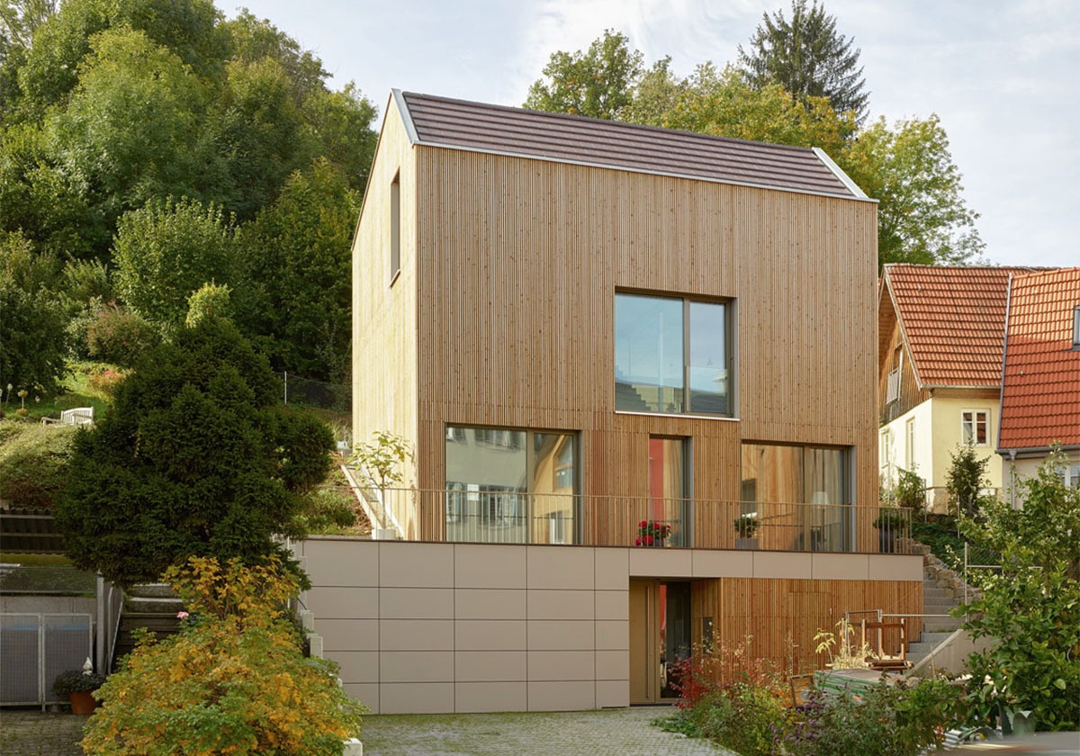 Wohnhaus in Aichtal von Endemann Architekten / Halb im Hang ...