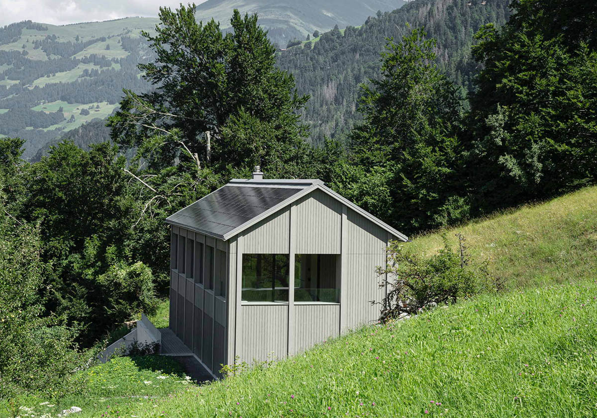 Wohnhaus von Sandro Durrer / Längs am Hang in Graubünden - Architektur ...