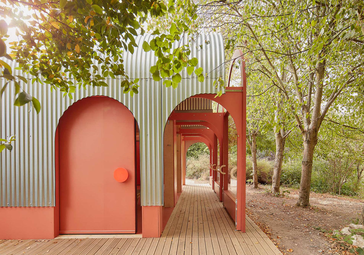 It likes to do creepy things to pretty girls all nite