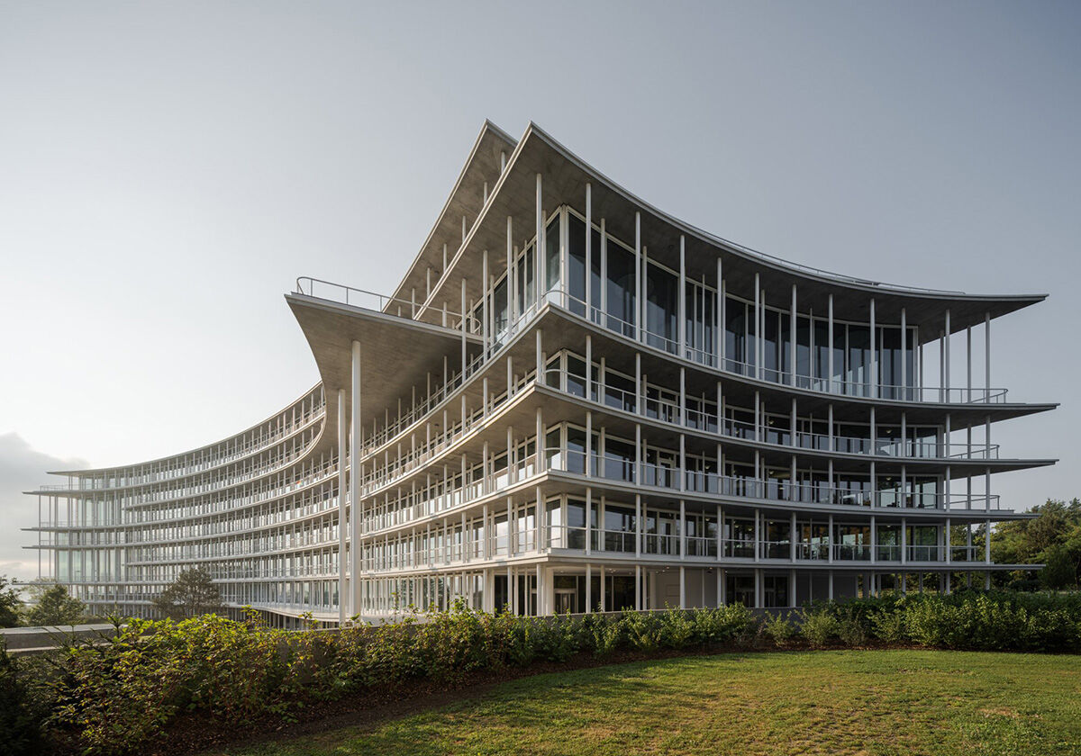 Bürobau bei Genf von Herzog & de Meuron / Auf Wachstum ausgelegt ...